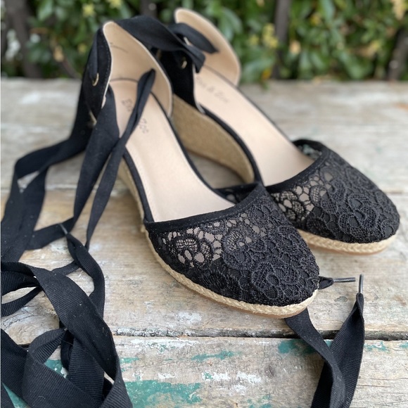 Eva & Zoe | Shoes | Eva Zoe Black Wedge Strappy Shoes 75 Teyanna | Poshmark